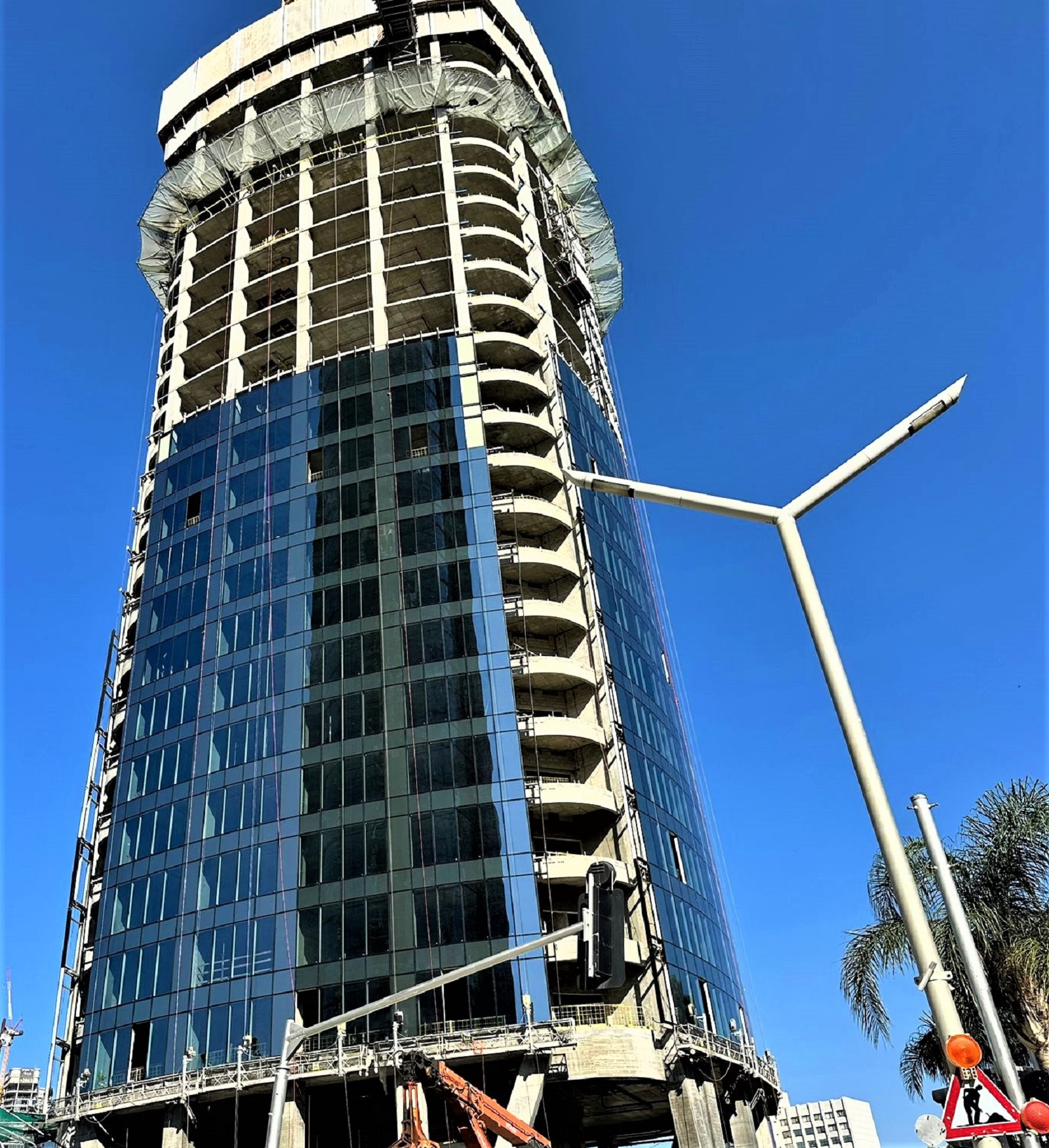 מחפשים משרדים להשכרה במגדל ICON TOWER. טופ-לנד שיווק נדל''ן עסקי, השכרת ...